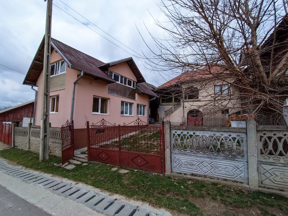 Casa și teren Câmpulung, com. Mioarele Matau • OLX.ro