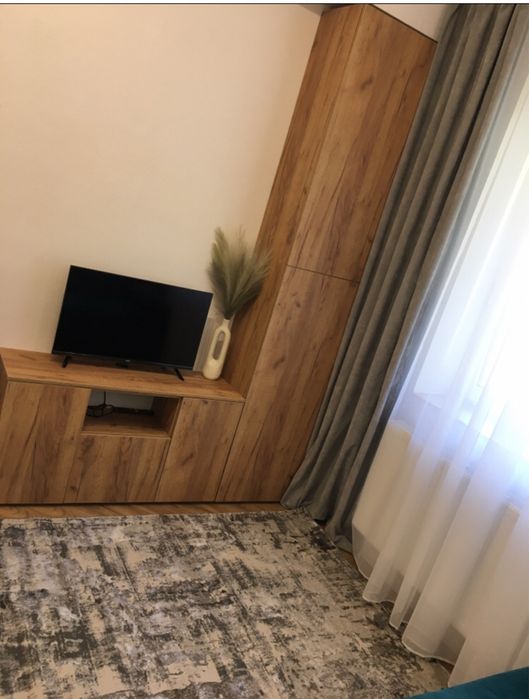 Inchiriez garsoniera langa piata Astra Brasov • OLX.ro