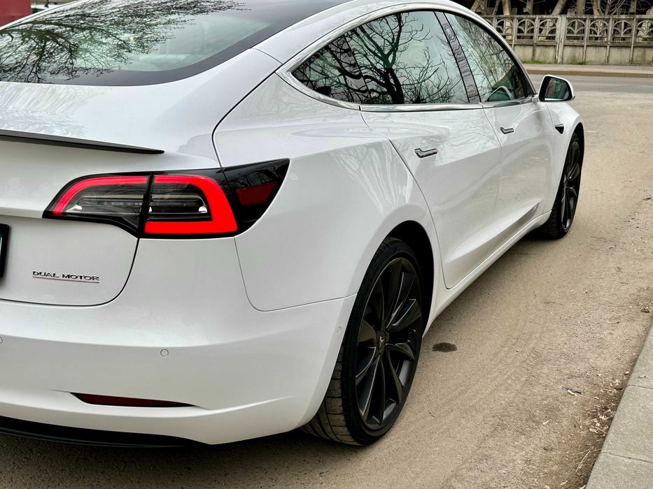 Tesla model 3 PERFORMANCE 4x4 toate optiunile disponibile Bucuresti ...