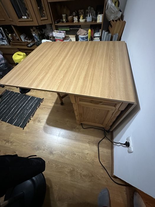 Masă pliantă cu 6 scaune tapițate pe roți Bacau • OLX.ro