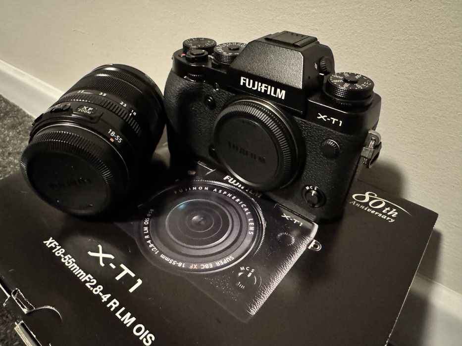 Fujifilm X-T1 - xf 18-55mm - impecabil, 4 baterii + accesorii Oradea • OLX.ro