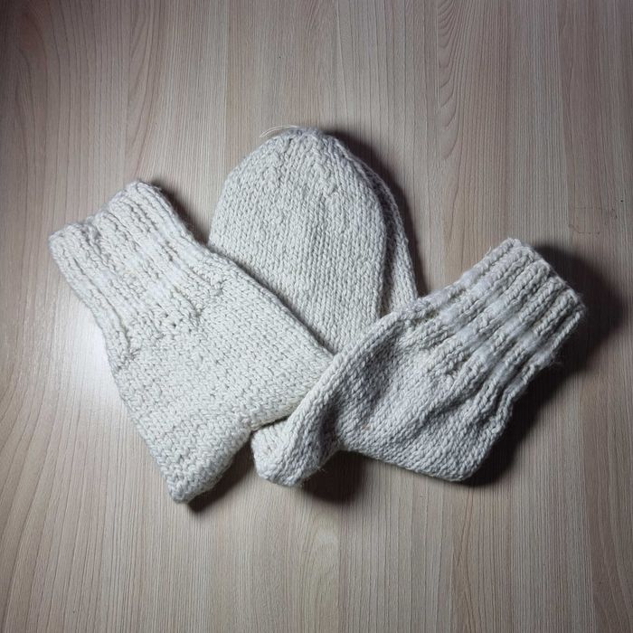 Ciorapi de iarna grosi CROSETATI manual albi - pufosi si caldurosi ...