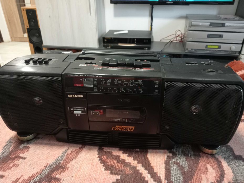 Radio casetofon SHARP Dublu. Vintage Braila • OLX.ro