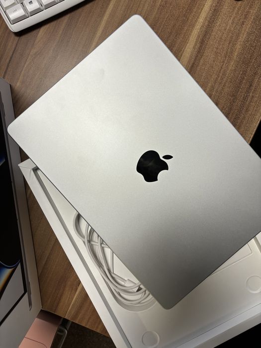 MacBook Pro 14-inch/ Apple M1 Pro Chip / 512gb/ ca nou Suceava • OLX.ro