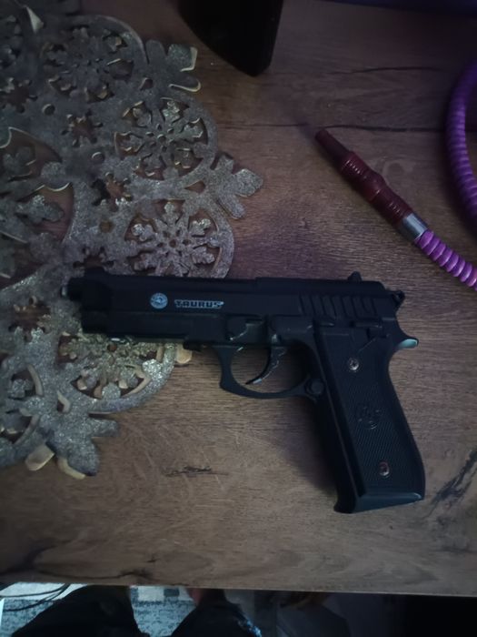 Vând pistol airsoft urgent Braila • OLX.ro