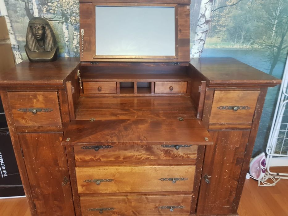 Comoda(scrin),lemn masiv Botosani • OLX.ro