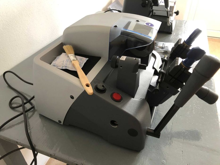 Set masini copiat chei plane si auto, cartele si taguri interfon Sebes ...