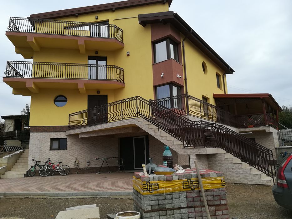 Porți,garduri Wpc,balustrada,scări interioare și exterioare Iasi • OLX.ro