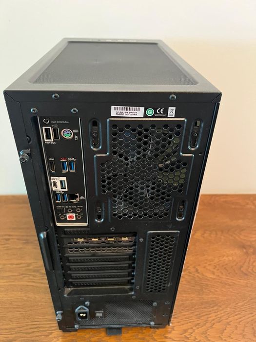 PC gaming build + Monitor Samsung + sistem audio Logitech Bucuresti ...