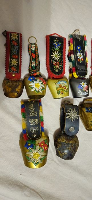 Vand talangi si clopote vechi de colectie. Vezi cele 8 poze atasate ...