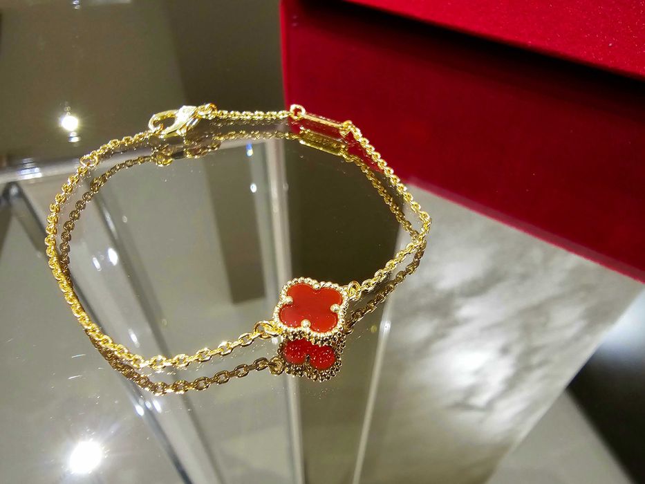 Van Cleef & Arpels VCA Gold Red Sweet Alhambra Clover Дамска Гривна гр ...