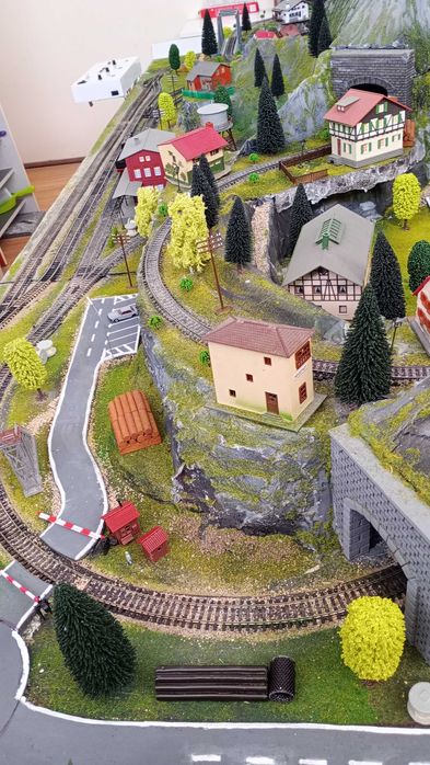 Diorama traseu trenulet cu peisaj de munte Ploiesti • OLX.ro
