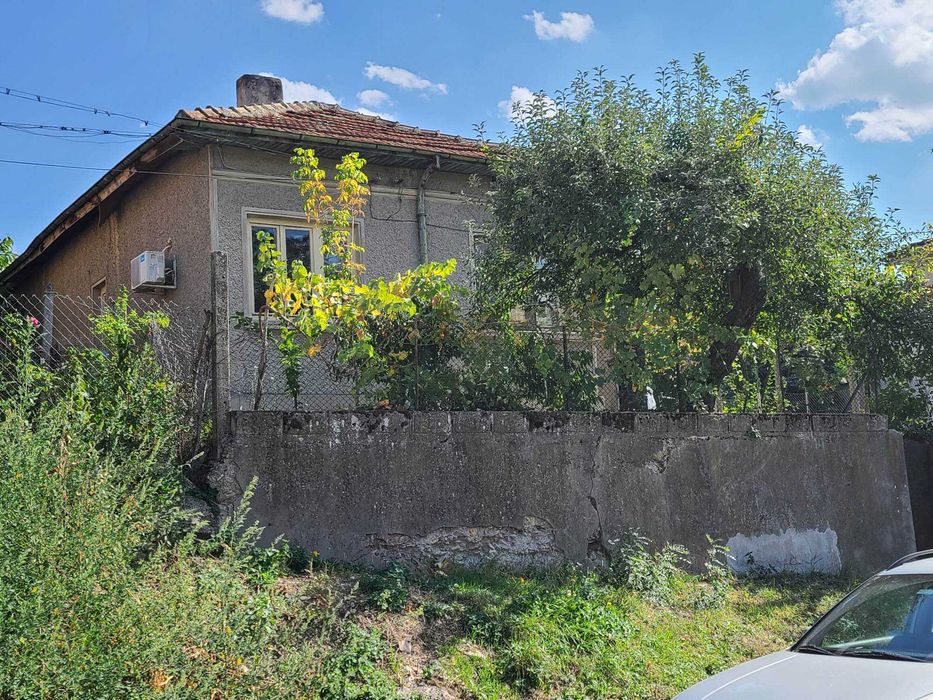 Едноетажна стара къща с двор гр Търговище Боровец • Olx Bg