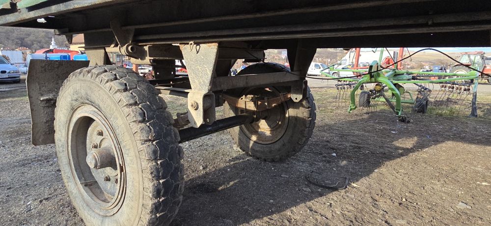 Remorcă siloz basculabilă două părți. Rupea • OLX.ro