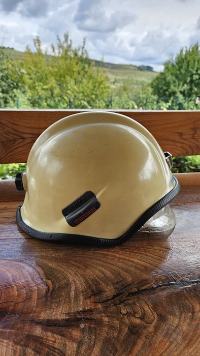 Casca pompieri petzl Livezeni • OLX.ro