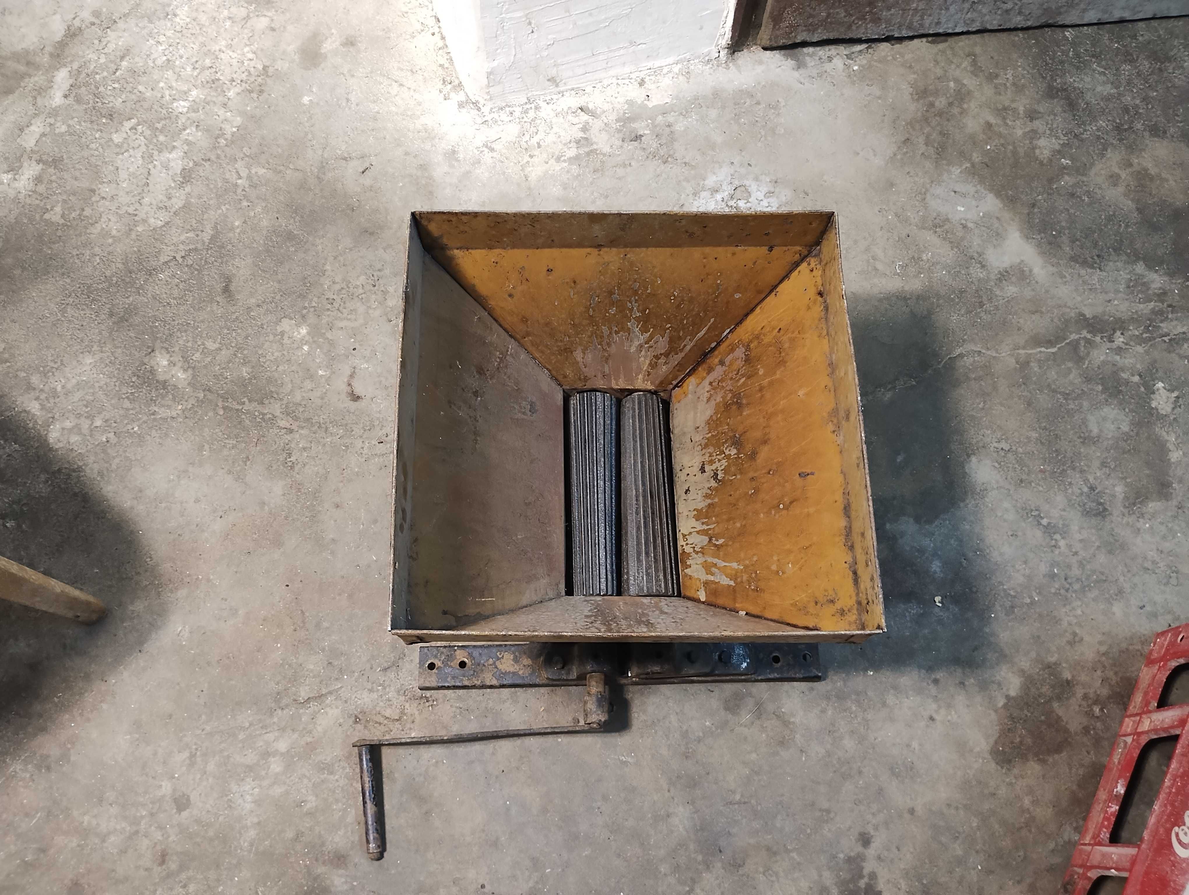 Машинка за мелене на грозде гр София Люлин 10 • Olx Bg