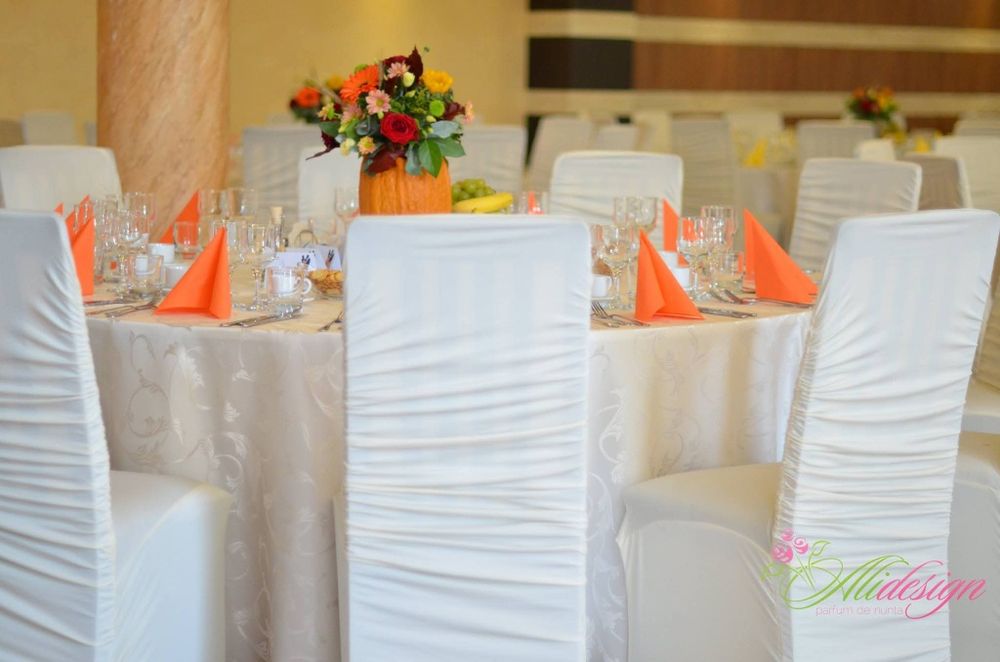 Fete de masa rotunde albe i ivoire si crem Ramnicu Valcea • OLX.ro