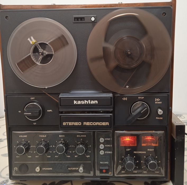 Magnetofon kastan in stare de funcționare . Bucuresti Sectorul 4 • OLX.ro