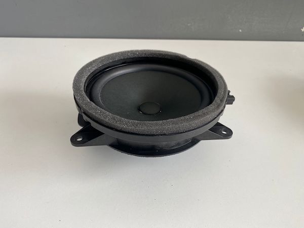 Boxa difuzor audio Volvo XC90 XC60 S60 V60 S90 2015+ 31350425 Baia • OLX.ro