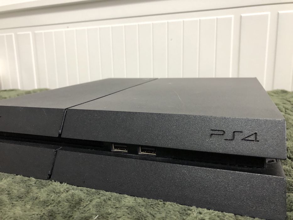 PlayStation 4 + 4 controallere Manesti • OLX.ro