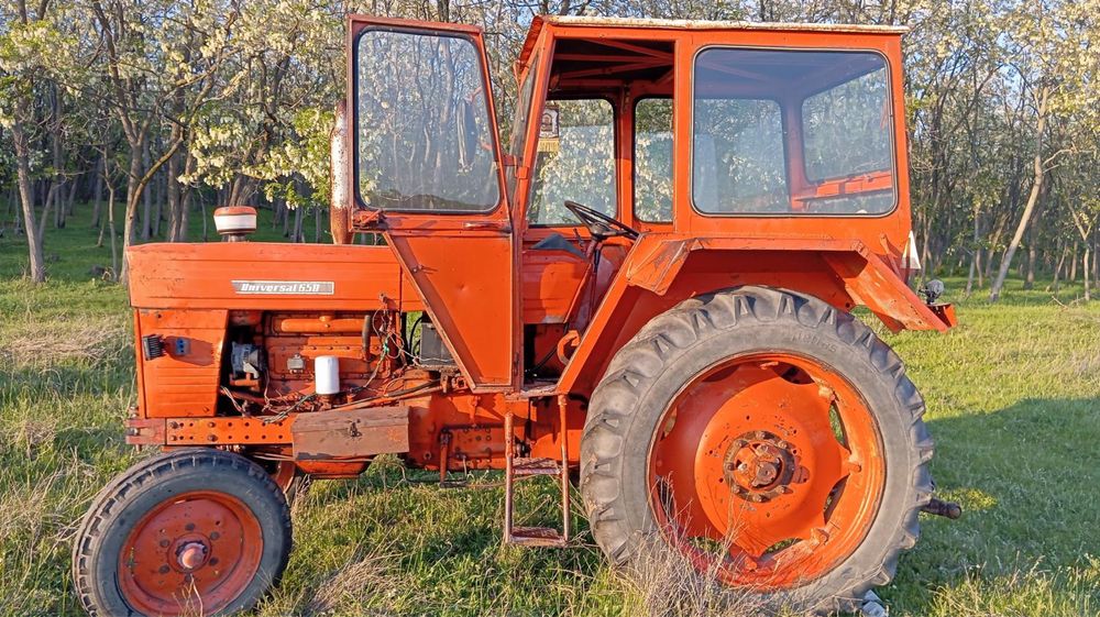 Vând Tractor Universal 650 Drobeta-Turnu Severin • OLX.ro
