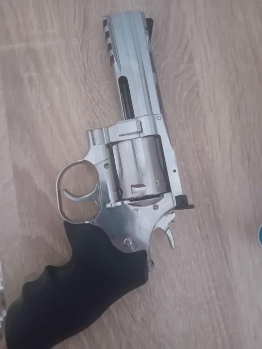 Pistol airsoft Revolver full metal Cebza • OLX.ro