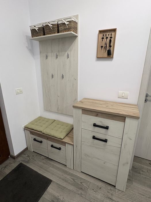 Cuier + mobilier hol Mosnita Noua • OLX.ro