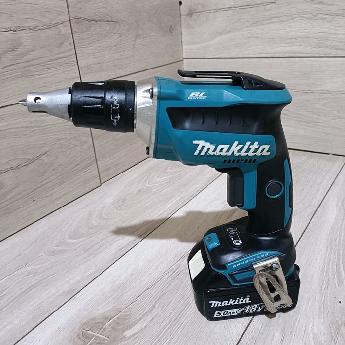Filetanta rigips Makita DFS 452 model nou Buzau • OLX.ro