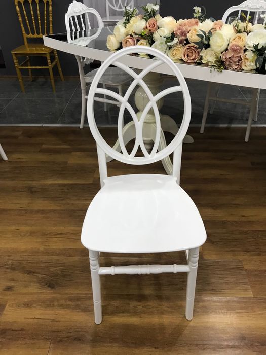 Scaune chiavari 41 lei +TVA Videle • OLX.ro