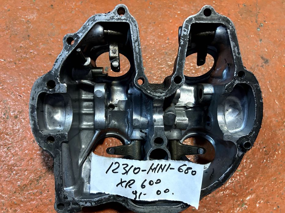 Capac tacheți chiulasa Honda XR 600 91-00 Piese din motor Bucuresti ...