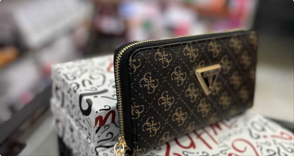 GUESS “ малко стилно и удобно портмоне в различни цветове. гр. Шумен Център • OLX.bg