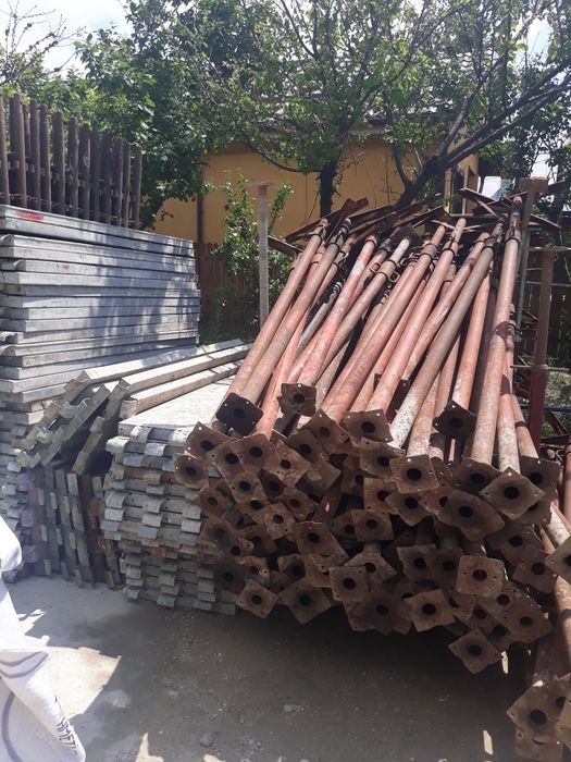 Vand schela metalică model italian Gaesti • OLX.ro