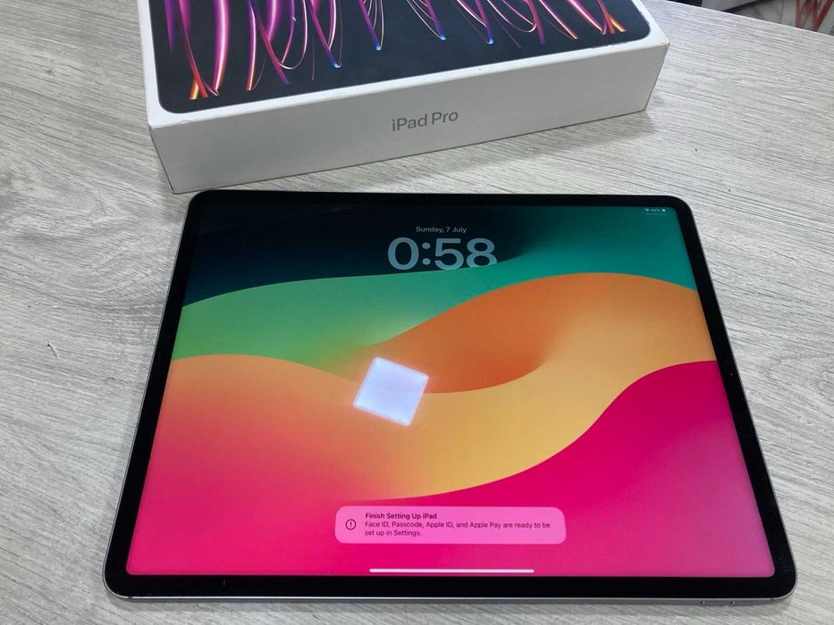 IPad Pro 12.9" 6th Gen, 128GB 8 RAM Wi‑Fi + Cellular гр. Варна Автогара • OLX.bg