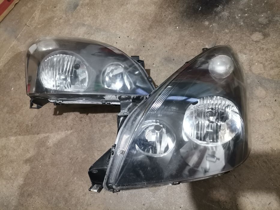 Фарове за Тойота Корола Версо гр. Неделино • OLX.bg