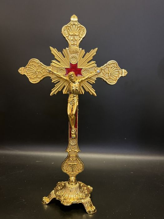 Cruce cu postament.Este realizată din staniu aurit. Nicolae Balcescu ...