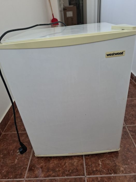 Frigider mic WESTWOOD Costinesti • OLX.ro