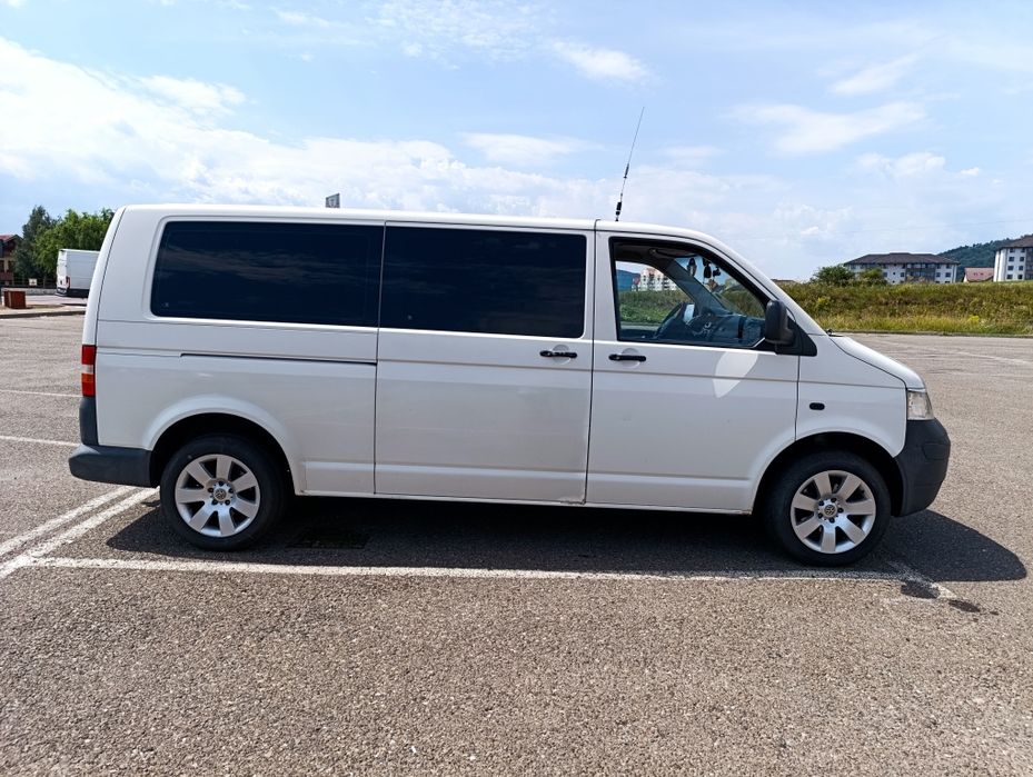 Volkswagen Transporter T5 /8+1 locuri/ 2.5 BNZ / Model lung Piatra Neamt • OLX.ro