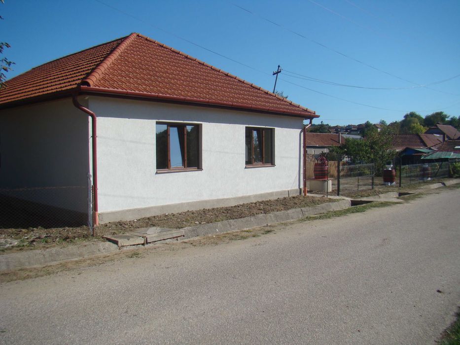Casa de vanzare. Renovat total . Carastelec • OLX.ro