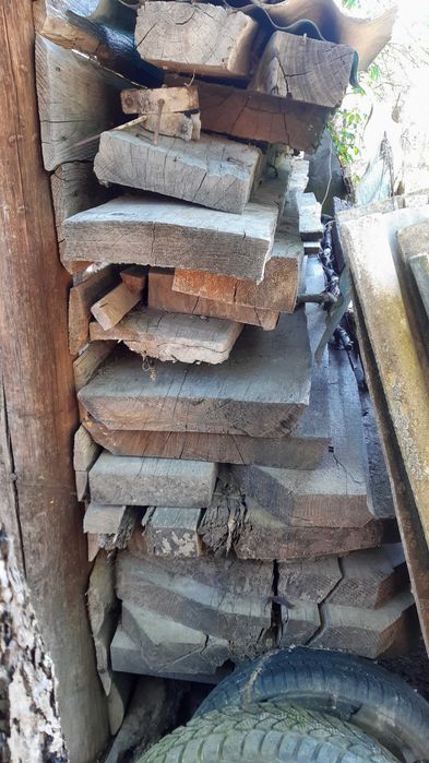 Scândură / pălancă / dulapi de stejar, uscat de 10 ani Gurahont • OLX.ro