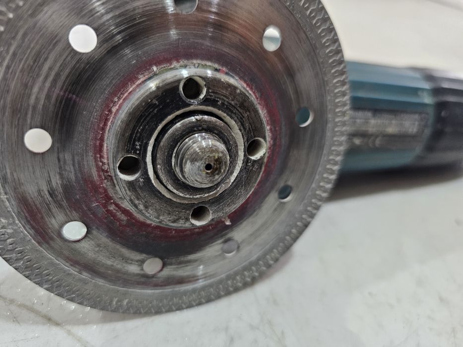 Ъглошлайф Makita GA5030, 720 W, 11000 об/мин, 125 мм гр. Варна Автогара ...