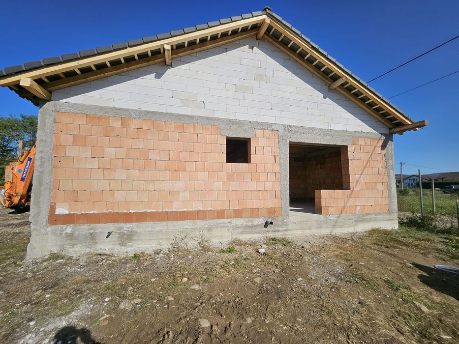 Casa de vanzare Str.Nucului Alesd Alesd • OLX.ro