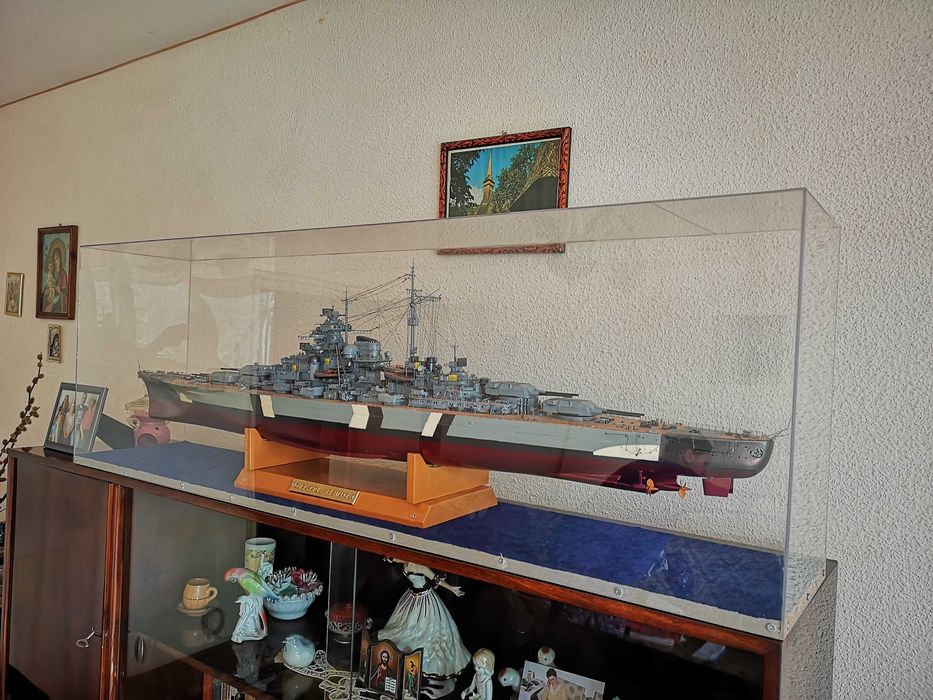 Macheta cuirasatul BISMARCK Hachette COMPLET ANSAMBLATA +display case ...