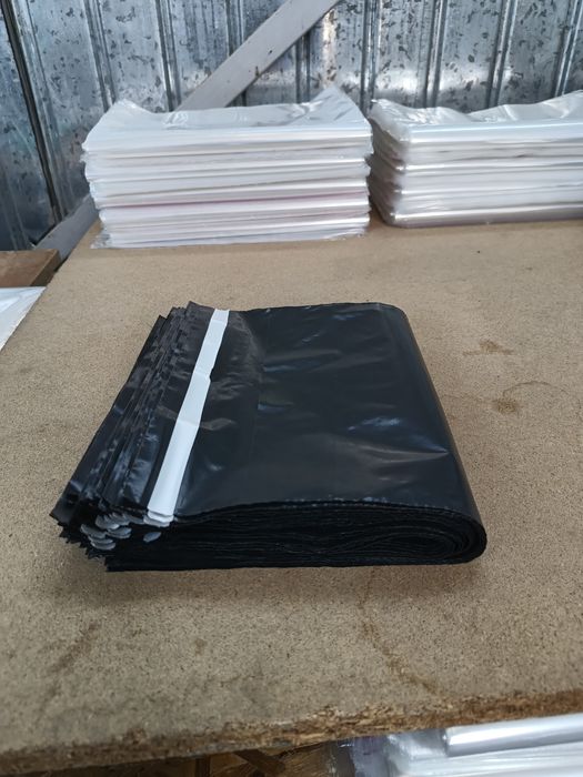 Pungi curier negre Moinesti • OLX.ro