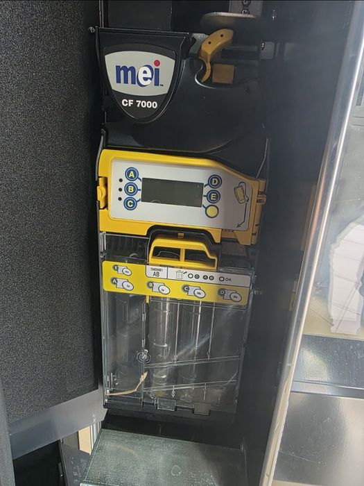 Automat Vending de băuturi reci si snack FAS 1050 Bucuresti Sectorul 4 ...