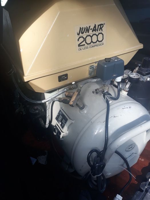 Compresor aer fără ulei Jun-air 150 litri Galati • OLX.ro