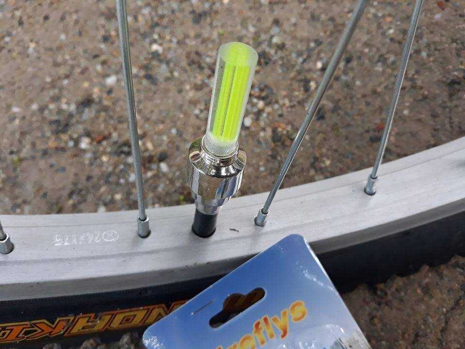 SET NOU 2 Leduri Lumini cu senzori pentru valva la roti lumini Ramnicu ...