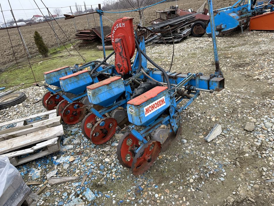 Semanatoare Porumb-Floare Monosem cu fertilizare Lunguletu • OLX.ro