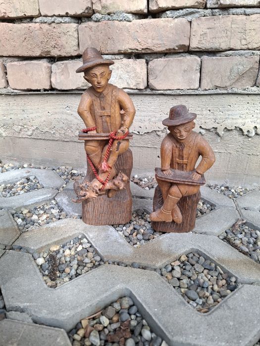 Statueta de lemn vechi, ambele 150ron Sabed • OLX.ro