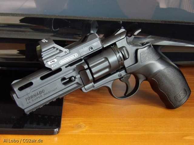 Pistol MAX JOULI semi automat, modificat, pentru combatere daunatoare ... Pistol MAX JOULI semi automat, modificat, pentru combatere daunatoare ...