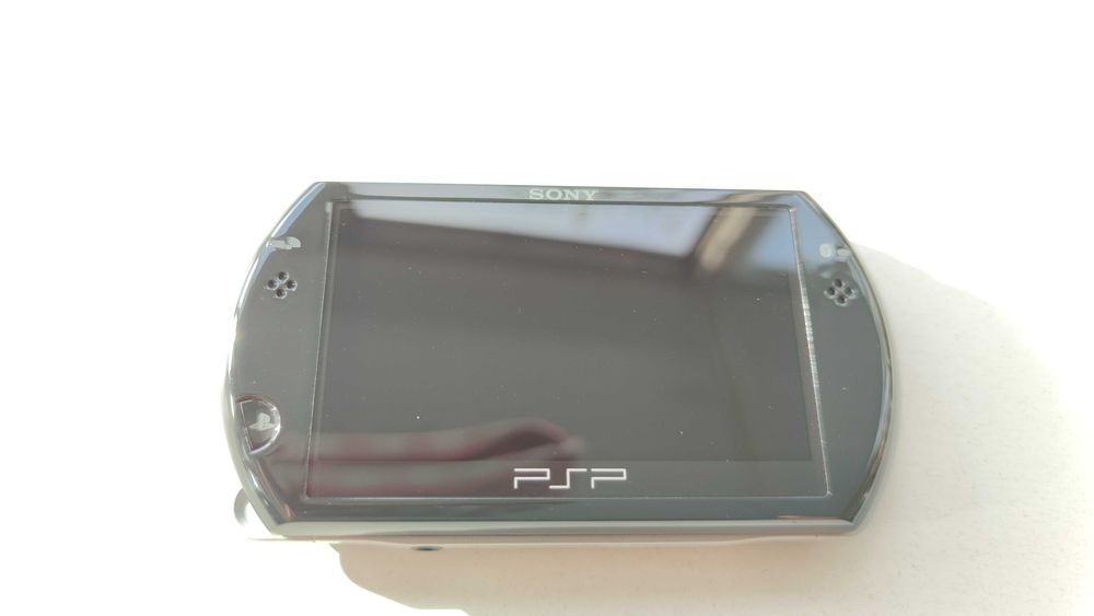 Consola portabila Sony PSP Go Suceava • OLX.ro